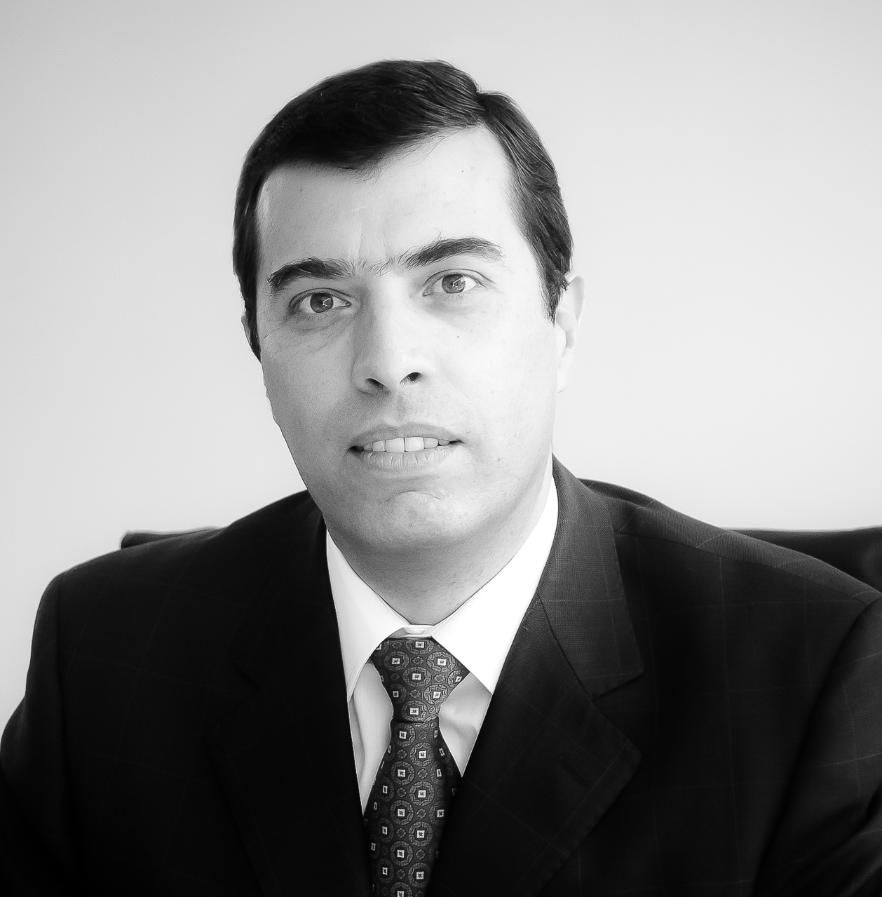 Nicolás Varela Peddar - Facultad de Economía y Negocios