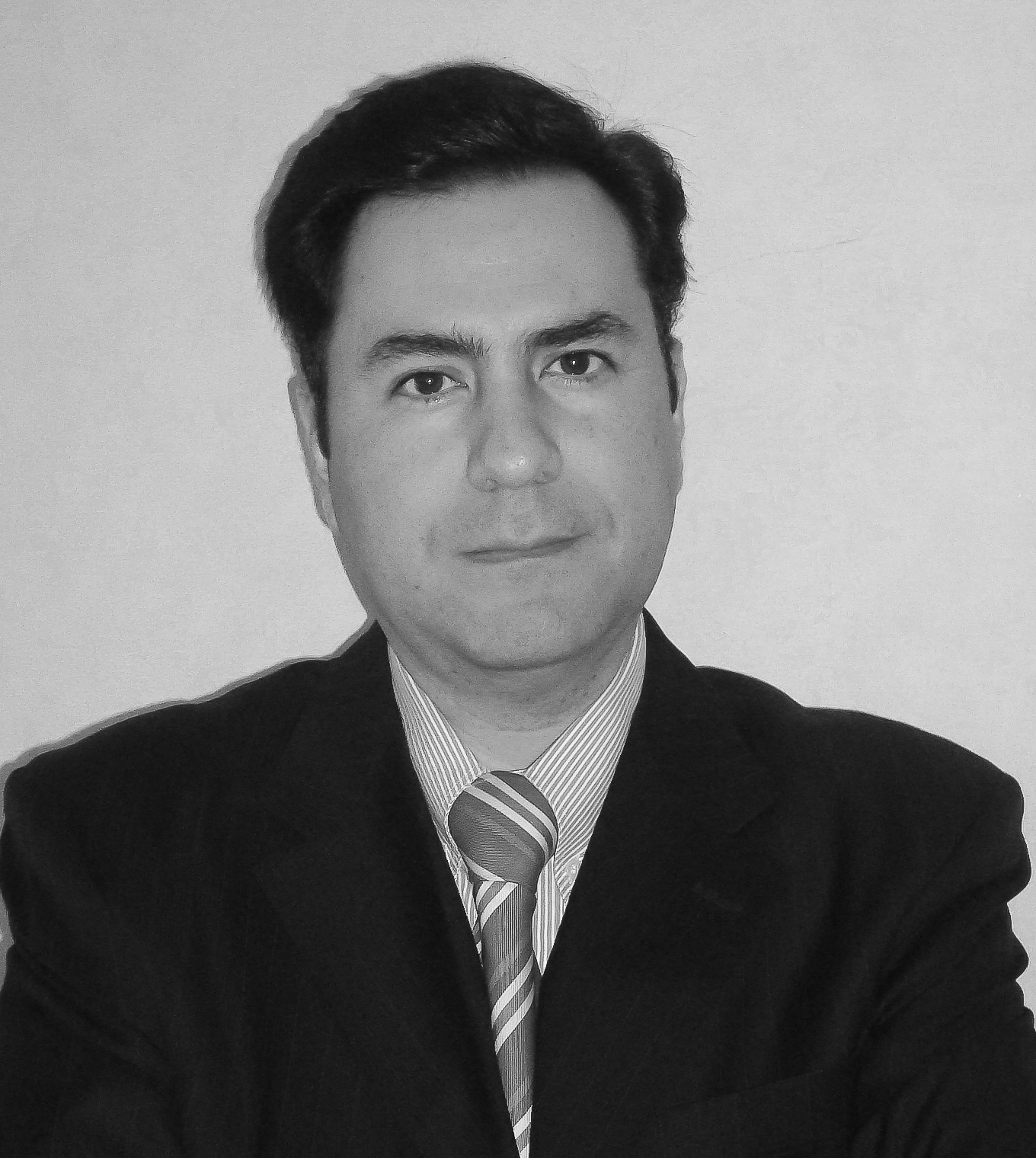 Andrés Lafquen - Facultad de Economía y Negocios