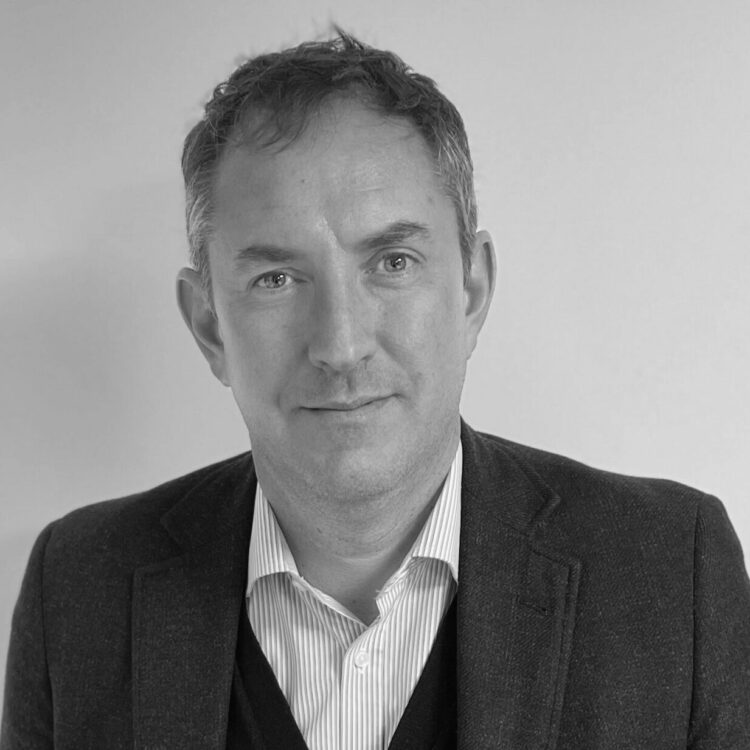 Martín Cook - Facultad de Economía y Negocios