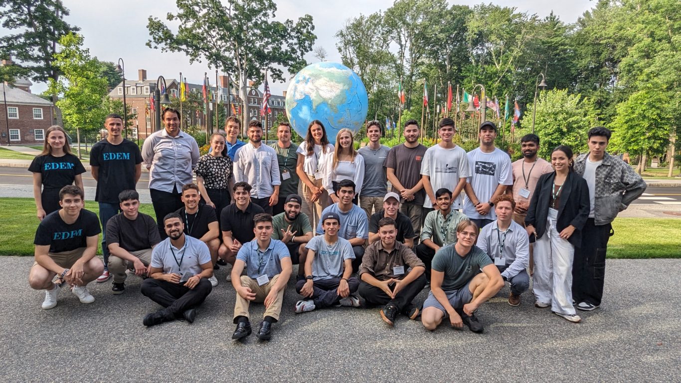 Alumnos de la carrera viajan a EE.UU. para realizar pasantía de Babson ...