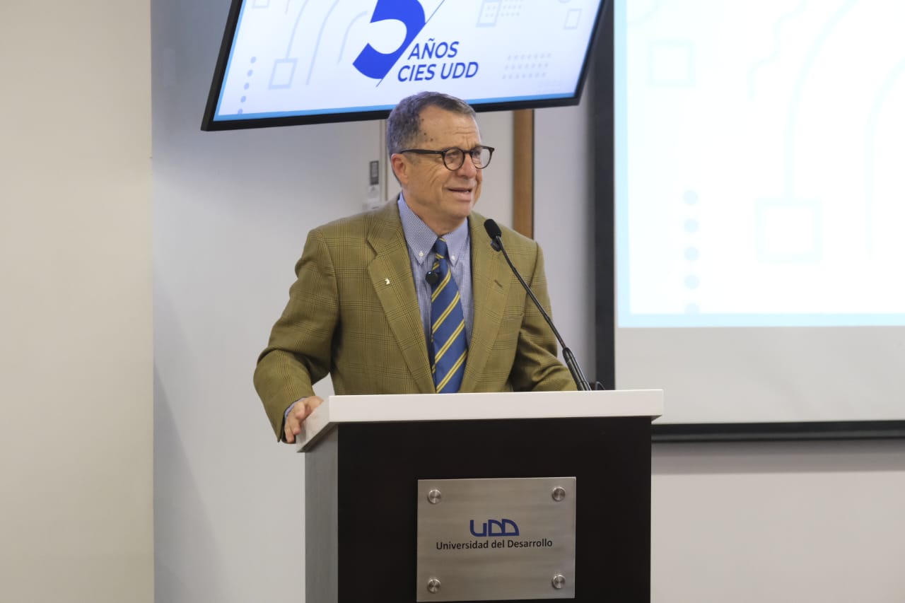 Economista Sebastián Edwards participó en el quinto aniversario de CIES ...